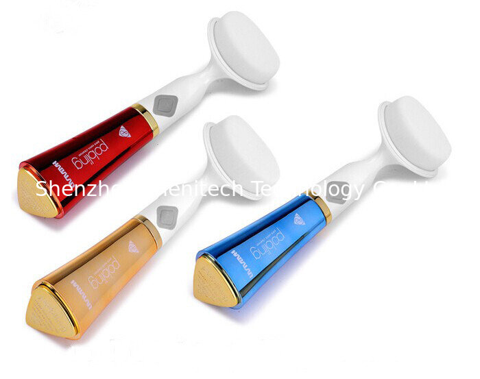 White / Red Electric Facial Cleansing Brush For Clear Up Facial Blackheads / Oils
