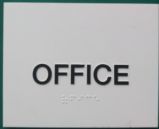 Grade II Office Thermoforming Signage For Disabled 1/4" Acrylic Panel 1/32" Raised Text