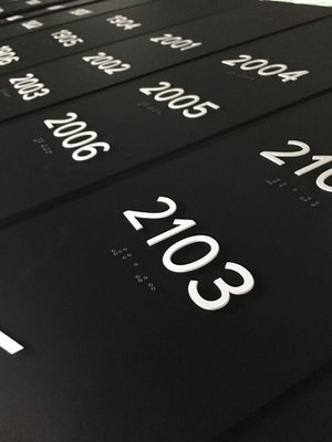 Room Interior Wayfinding Signage Custom Acrylic ADA Signs With Tactile Text / Arrow