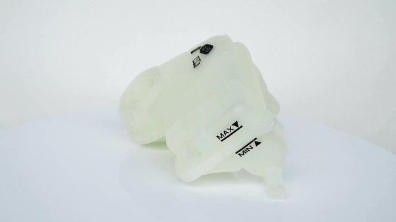 8D0121403L Plastic Coolant Reservoir Expansion Tank 8D0121403L For Audi A4 A6 Engine Spare Parts Coolant Tank supplier