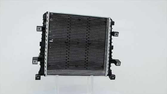 7L8121212A Car Intercooler Audi Car Engine Parts Oe Spare Parts Charge Air Cooler for Audi Q7 Audi Car Engine Parts supplier