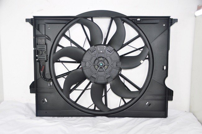 Small Car Engine Cooling Fan Mercedes Benz Engine Parts OEM 2115000693 Nissens 85077