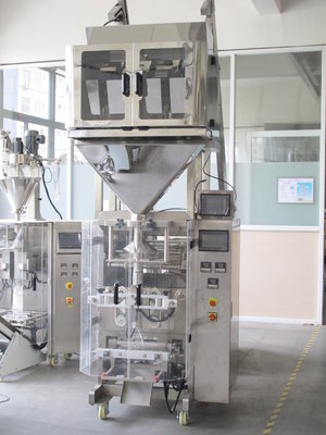 4 Head Weigher Snacks Packing Machine , potato chips / popcorn packing machine supplier