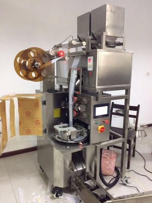 2 Scales Automatic  Nylon Triangle Bag Packing Machine / Granule Packing Machine High Precision supplier