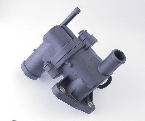 Coolant Outlet Flange Thermostat Housing Assembly 047121111C 047121111D 047121111E for SKODA