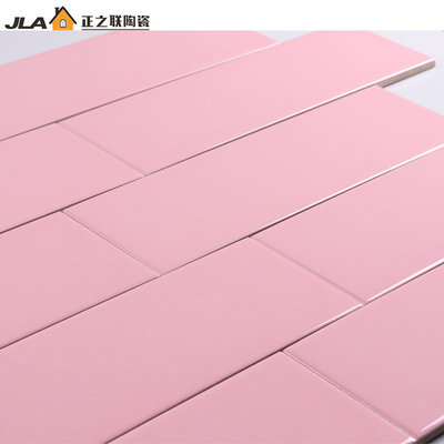 4x12 de decoratieve Ceramische Verglaasde Muur betegelt Roze Badkamersontwerp 7,5 Mm-Dikte