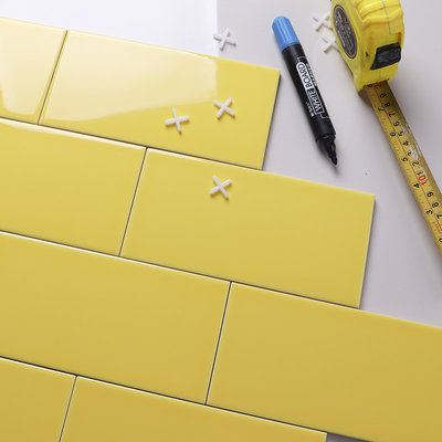 Gele Glanzende Ceramische van de de Tegelsschil van de Badkamersmuur van de de Stokmetro Tegel 100 X 100