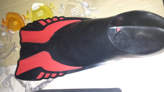 Adultos PP y aletas del salto de piel de TPR con el diseño profesional, rojo negro