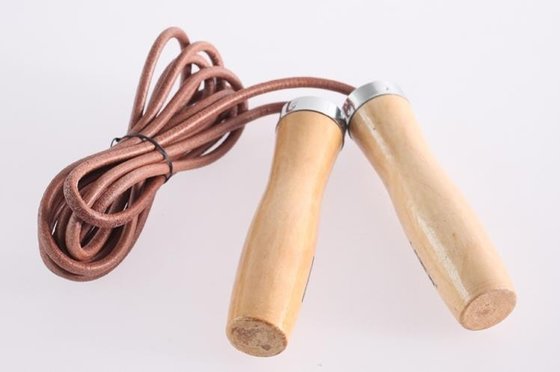 Corda di salto di cuoio del cuscinetto di velocità con la maniglia di legno del faggio rosso