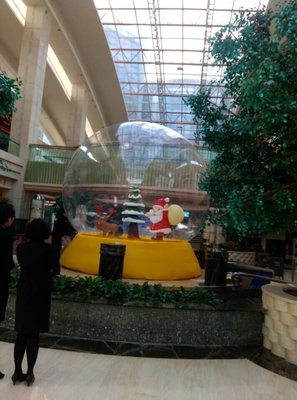 Boule de cristal décorative de la publicité de Noël gonflable clair fait sur commande de produits