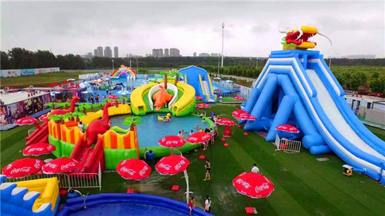 Piscina gonfiabile dei giochi di sport della tela cerata del PVC con la rampa lunga dell'acqua per il progetto all'aperto