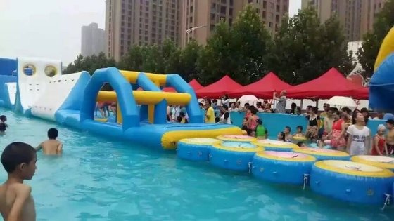 Jouets gonflables adaptés aux besoins du client de parcs aquatiques de jeux gonflables de sports de 0.9MM pour des enfants