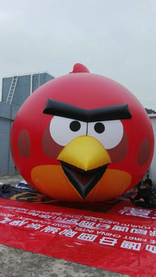 Bande dessinée colorée de haut de 5 mètres Angry Birds gonflable modèle gonflable pour l'exposition