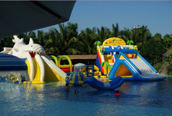 Bâche gonflable rouge/bleue durable de PVC du parc aquatique 0.9mm pour le divertissement