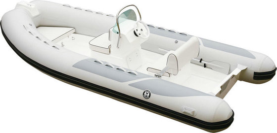 Offre gonflable olympique colorée de bateau de pêche de PVC pour des jeux de l'eau