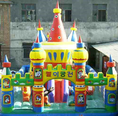 Grands jeux gonflables de sports de PVC de 0.55mm, parc d'attractions géant Funcity pour des enfants drôles