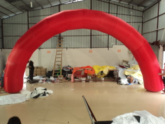 Abitudini arché gonfiabili di 4.5m x di 9m con la pubblicità per la famiglia/scuola