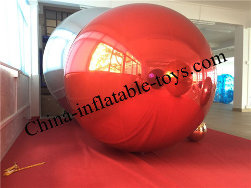 La publicité gonflable géante colorée de boule de miroir monte en ballon des ornements