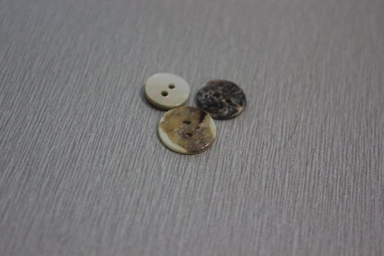 White Universal Dress shirts Shell Custom Clothing Buttons 2 hole for men / women