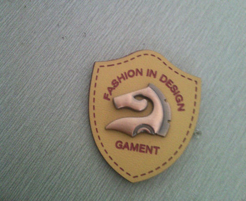 3D Metal and PU Custom Clothing Labels , Eco Friendly plating sewing labels