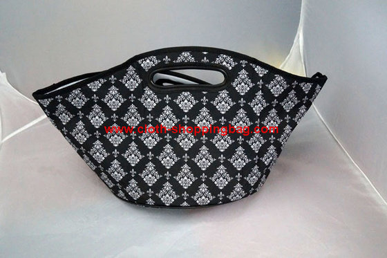 Customized black foldable built lunch bag for adults , portable cooler bag