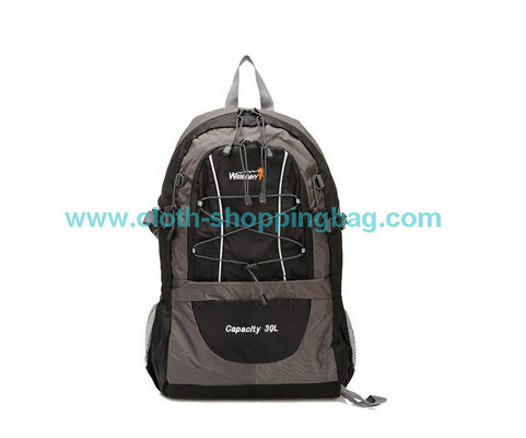 Durable  outdoor mountain climbing bags with front zipper pocket