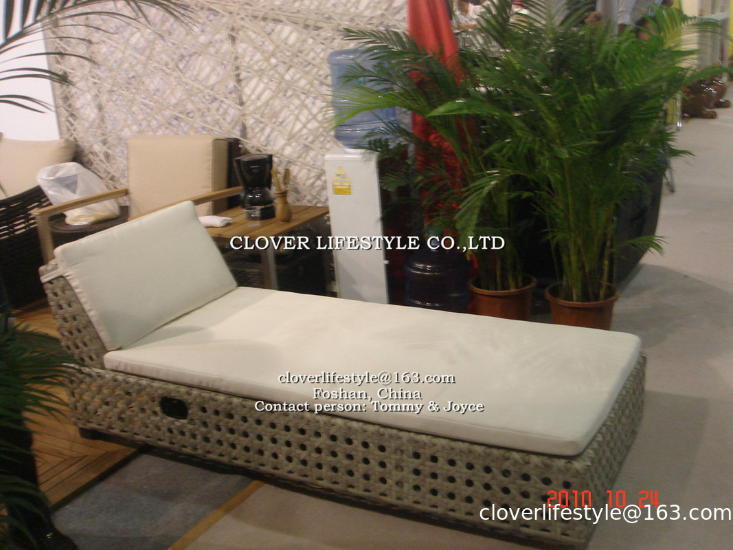 Flat wicker sun lounger for Hotel, Garden and Beach by Clover Lifestyle Outdoor Furniture China