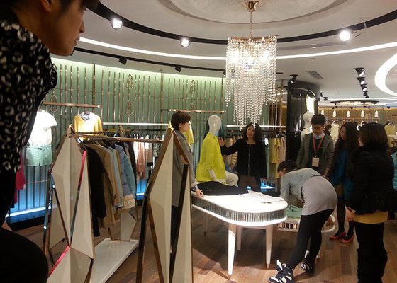 Non - Toxic Clothing Store EX Shop Display Furniture White Color ISO9000