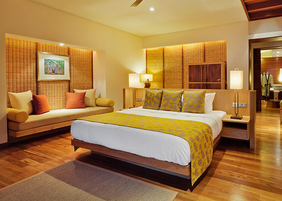 Natural Warm Color Luxury Hotel Furniture Wooden Headboard Combined With Desk