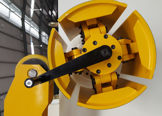 10 Ton Metal Steel De Coiler , Adjust Speed Frequency Changer Decoiling Machine