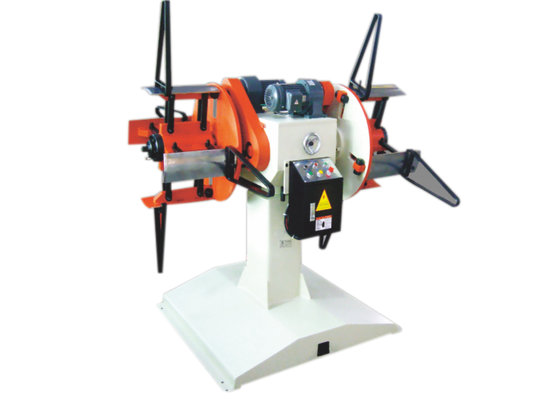 Double machine d'Uncoiler de bobine assortie avec l'expansion manuelle de pression d'huile d'entraînement de moteur