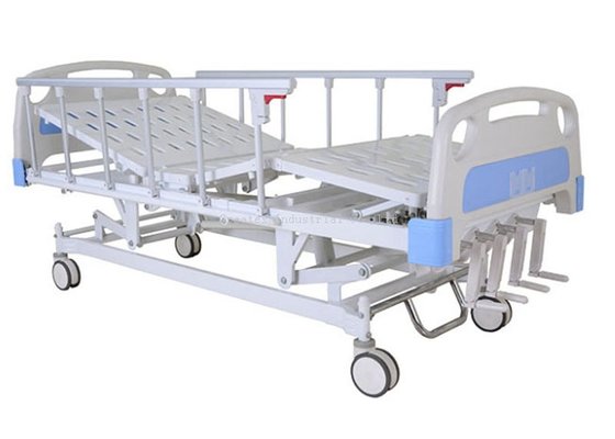 Hand Crank Medicare Hospital Bed Noiseless Castors Front - Back Tilt Function