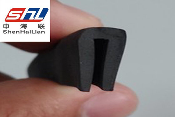 Black U - Shaped Rubber Seal Extrusion For Cars ，Door Seal Rubber 70 Durometer