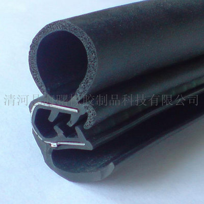 Black Plastic Extruded Rubber Seal , OEM Electrical Car Door Seal