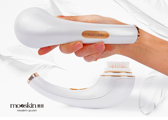 Exfoliator Detachable Handle Battery Operated Electric Scrubber For Face
