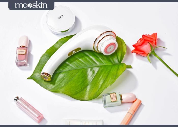 Pearl White Rechargeable Facial Cleansing Brush , Electric Face Cleanser