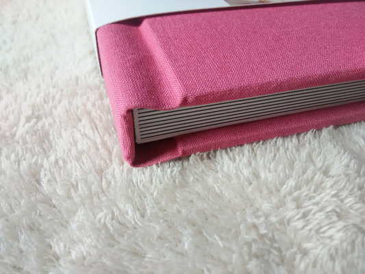 Álbumes de foto cubiertos de tela rojos del cumpleaños para las mujeres/bebé 11 x 15