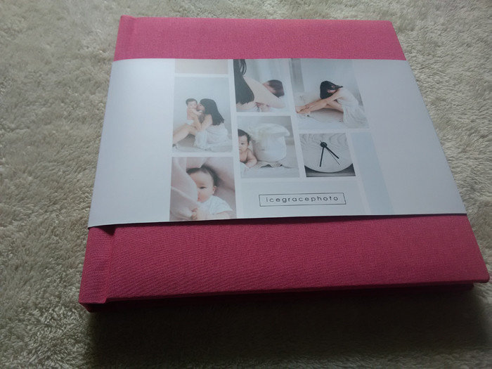 Álbumes de foto cubiertos de tela rojos del cumpleaños para las mujeres/bebé 11 x 15