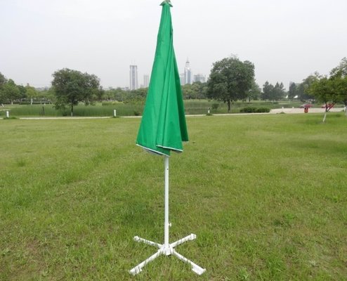 Vent bleu et blanc compact de parapluie de plage résistant avec la base 48&quot; de croix en métal x 8k