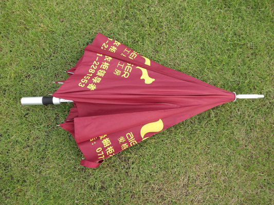 30 pouces de polyester de parapluie pourpre fait sur commande de golf avec la protection UV pour la promotion d'affaires
