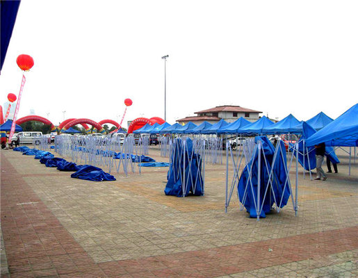 Le message publicitaire 10 x abri juste fois de tente de belvédère de la plage 10 sautent des tentes d'événement
