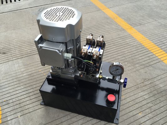 上昇テーブル AC 380V 正方形の鋼鉄タンクが付いている単動水力の単位