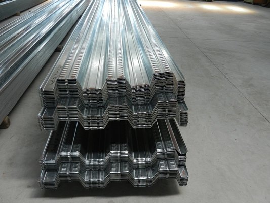 975mm の幅の金属の Decking シートは/鋼鉄倉庫のための鋼鉄デッキの版に電流を通しました