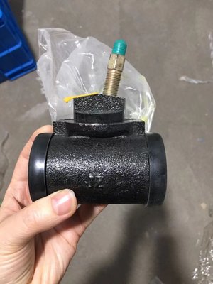 2323256300 wheel cylinder A for Komatsu GD511, GD611 232-32-56300, 232-32-00-56310