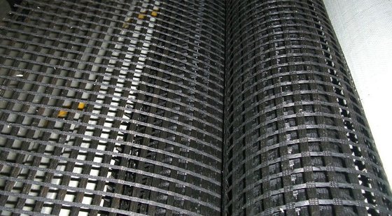 Bitument Coated Fiberglass Geogrid Reinforced Retaining Wall Black Color