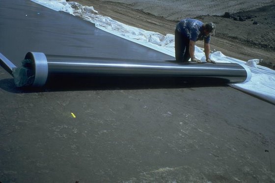 CE Certificate Geomembrane Swimming Pond Liners Smooth Surface Black Color