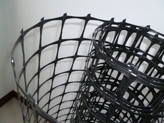 Black Retaining Wall Geogrid High Density Plastic / PP Geogrid 15Kn - 50Kn