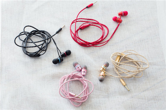 HZD1807E cell phone accessories wired earphone Voice principle moving coil  6u speaker  with 3.5mm plug and long line supplier