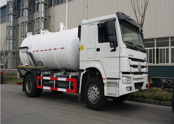 O tipo de movimentação 6 do caminhão 4x2 da sução da água de esgoto de SINOTRUK HOWO roda a cabine HW76