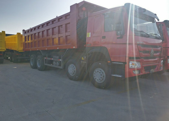O vermelho 12 roda a descarga pesada do caminhão basculante 25CBM para obras